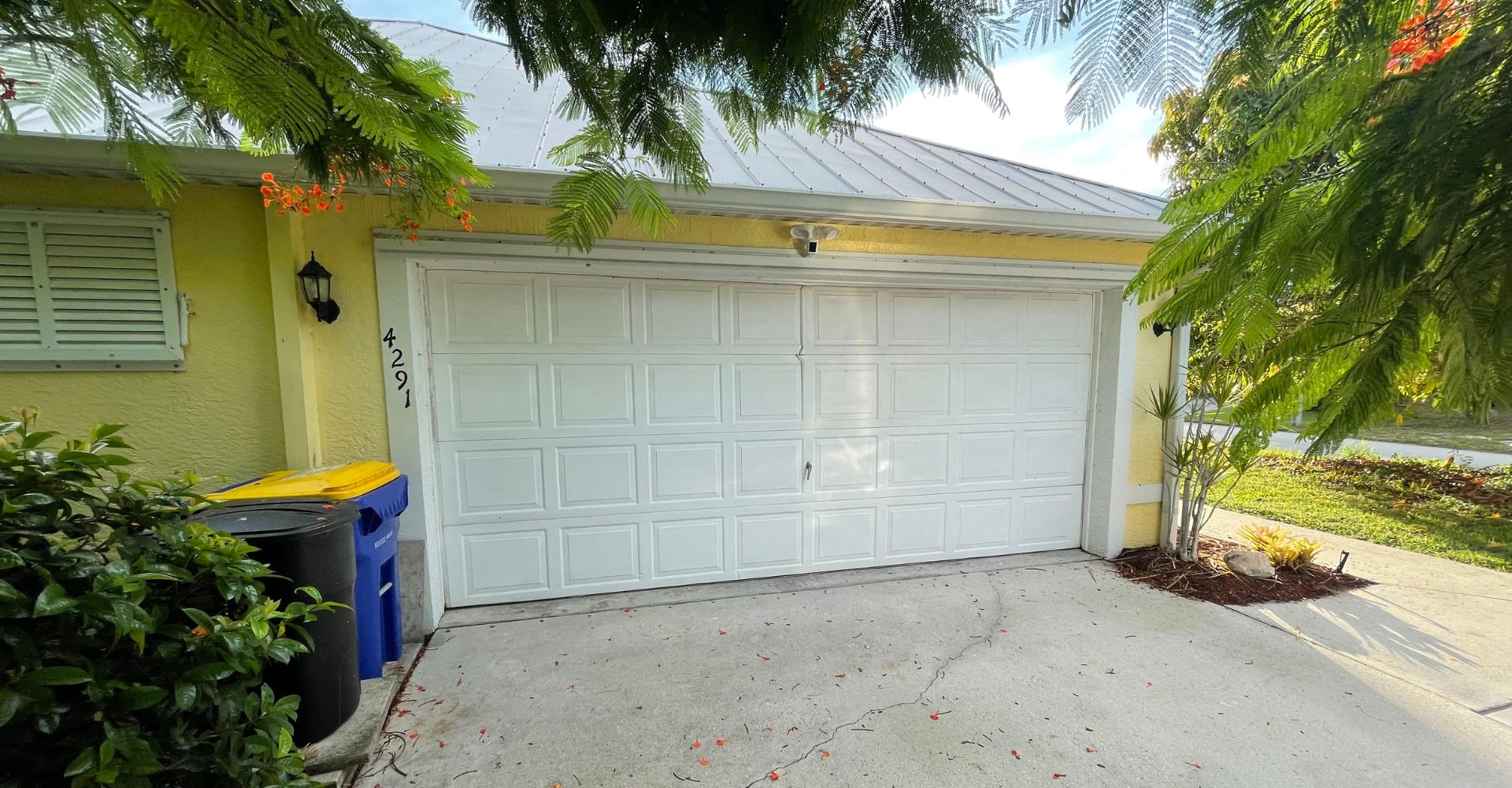 Safety Checks for Your Garage Door in Florida - Learn More